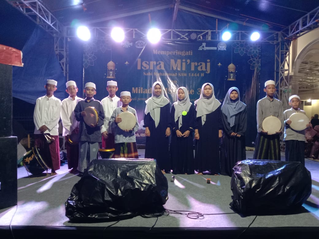 Parade Hadroh, Marawis Dan Qosidah Dalam Rangka Memperingati Isra Mi ...