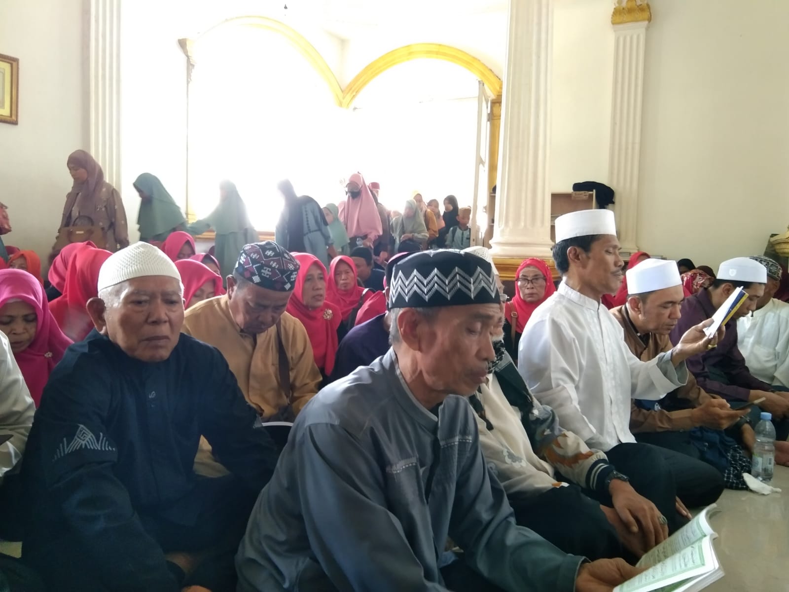 Majlis Ta’lim Almuqorrobin Ziarah ke Makam Raden Aria Wiratanu Datar ...