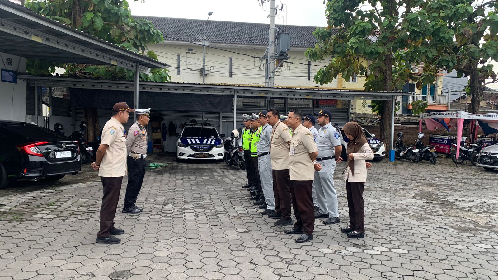 Samsat Jember Gelar Operasi Gabungan Edukasi Masyarakat Taat Pajak Kendaraan Bermotor ...