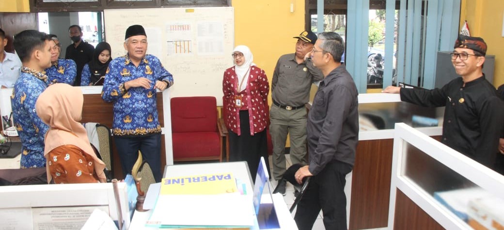 Pj. Bupati Subang Kang Ade Tinjau Ruang Pelayanan di Lingkungan Setda – mediasinarpagigroup.com